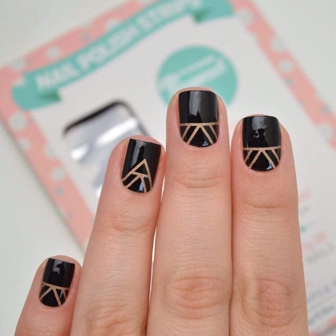 Pearly Dark Nails | Personail